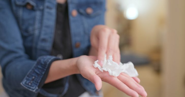 The Perfect Guide To Deal With The Problem Of Sweaty Hands – We Wishes